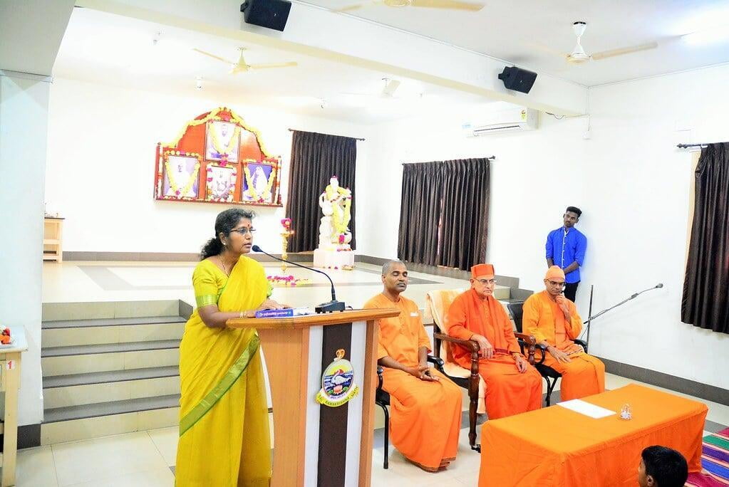 Divine Chants (Photos) | iMedia